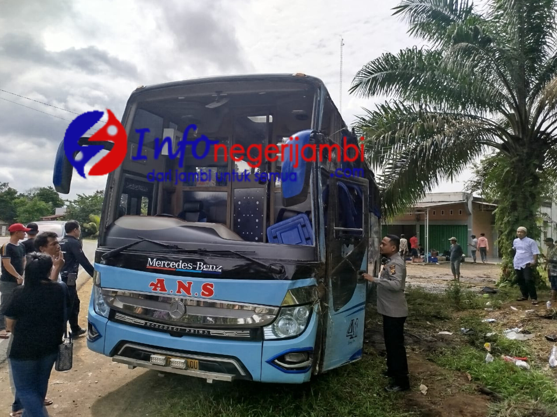 Kembali Terjadi, Bus ANS mengalami Lakalantas Tunggal di Jalan Tebo ...